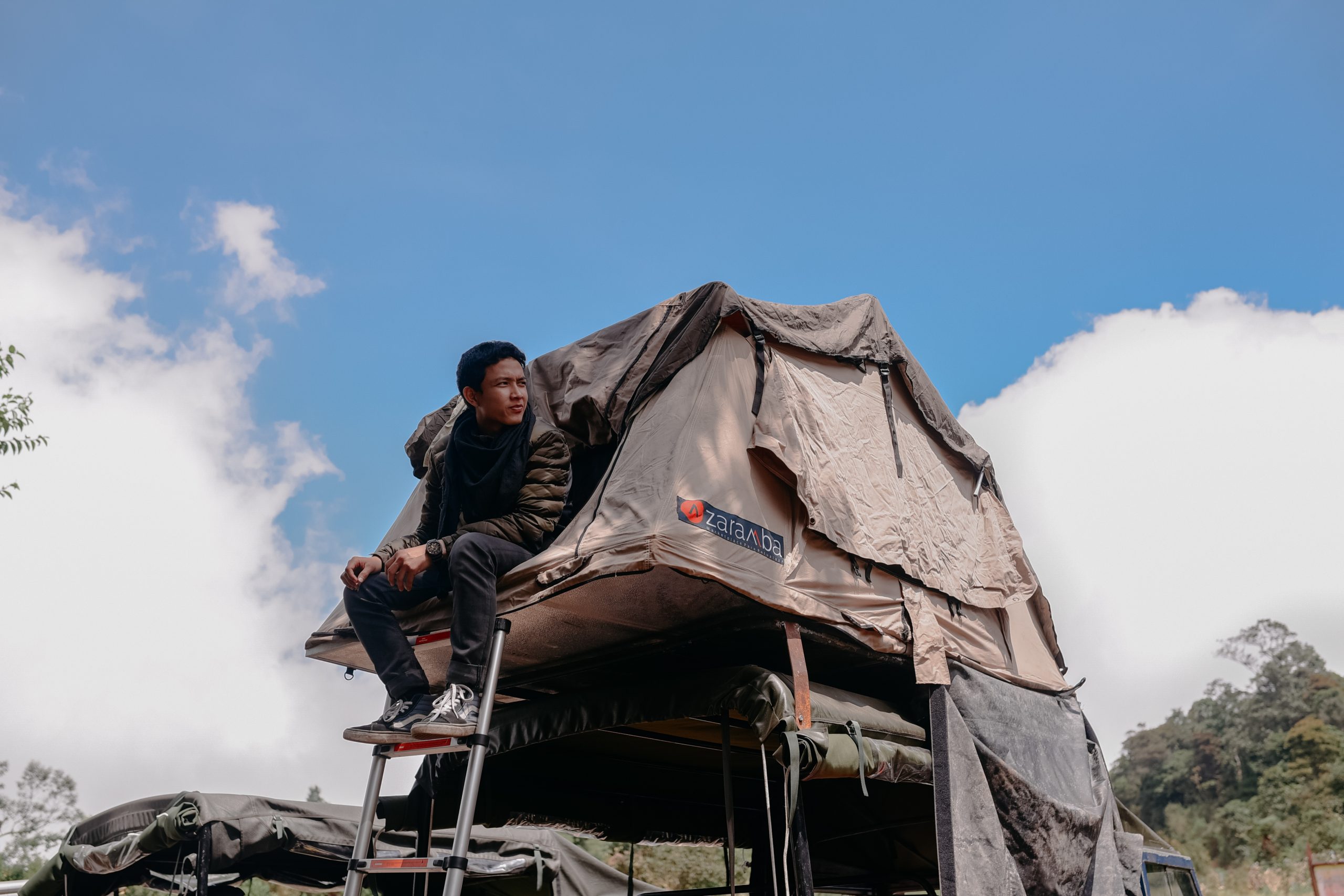 Cara Memasang Tenda di Atas Mobil – Zaramba Adventure